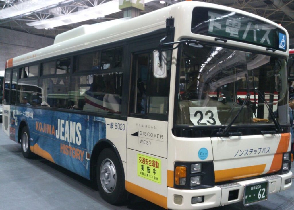 児島ジーンズバス｜車内がジーンズだらけ！ユニークなご当地バス【倉敷市・児島】 | 岡山スタイル