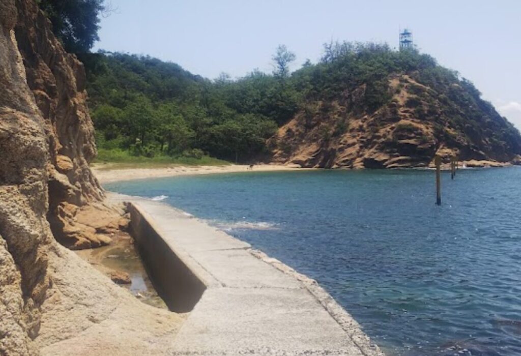 水の浦海水浴場|岩場の遊歩道を進むと現れる人が少ない穴場の海水浴スポット【玉野市】 岡山スタイル
